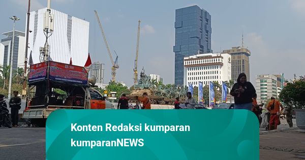 Demo Tolak Tapera di Patung Kuda Selesai, Jalan Merdeka Barat Kembali Dibuka | kumparan.com